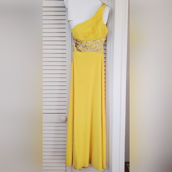 Cache | Dresses | Cache Beaded One Shoulder Gown Size 2 | Poshmark